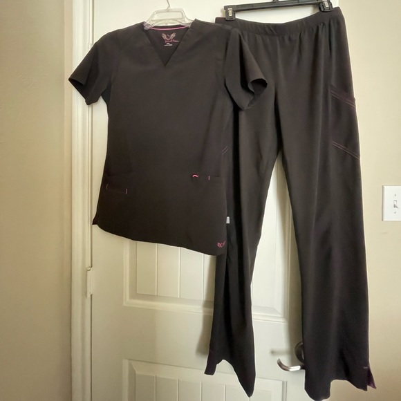 smitten | Tops | Smitten Scrub Set Xs | Poshmark